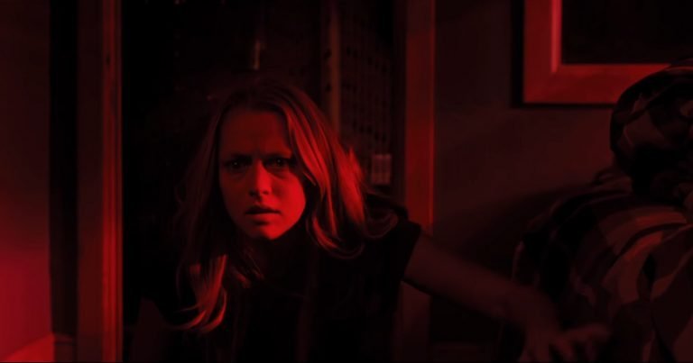 Lights Out Blu-ray Review - Scary 2016 Horror